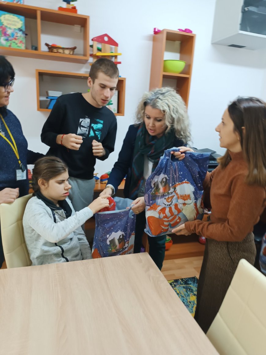 Дамите от Inner Wheel клуб Добрич с празнични посещения в социални ...